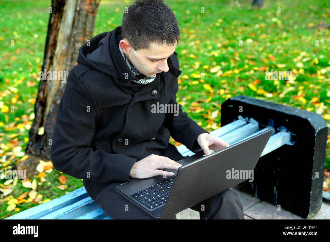 Guy laptop outdoor hi-res stock photography and images - Alamy