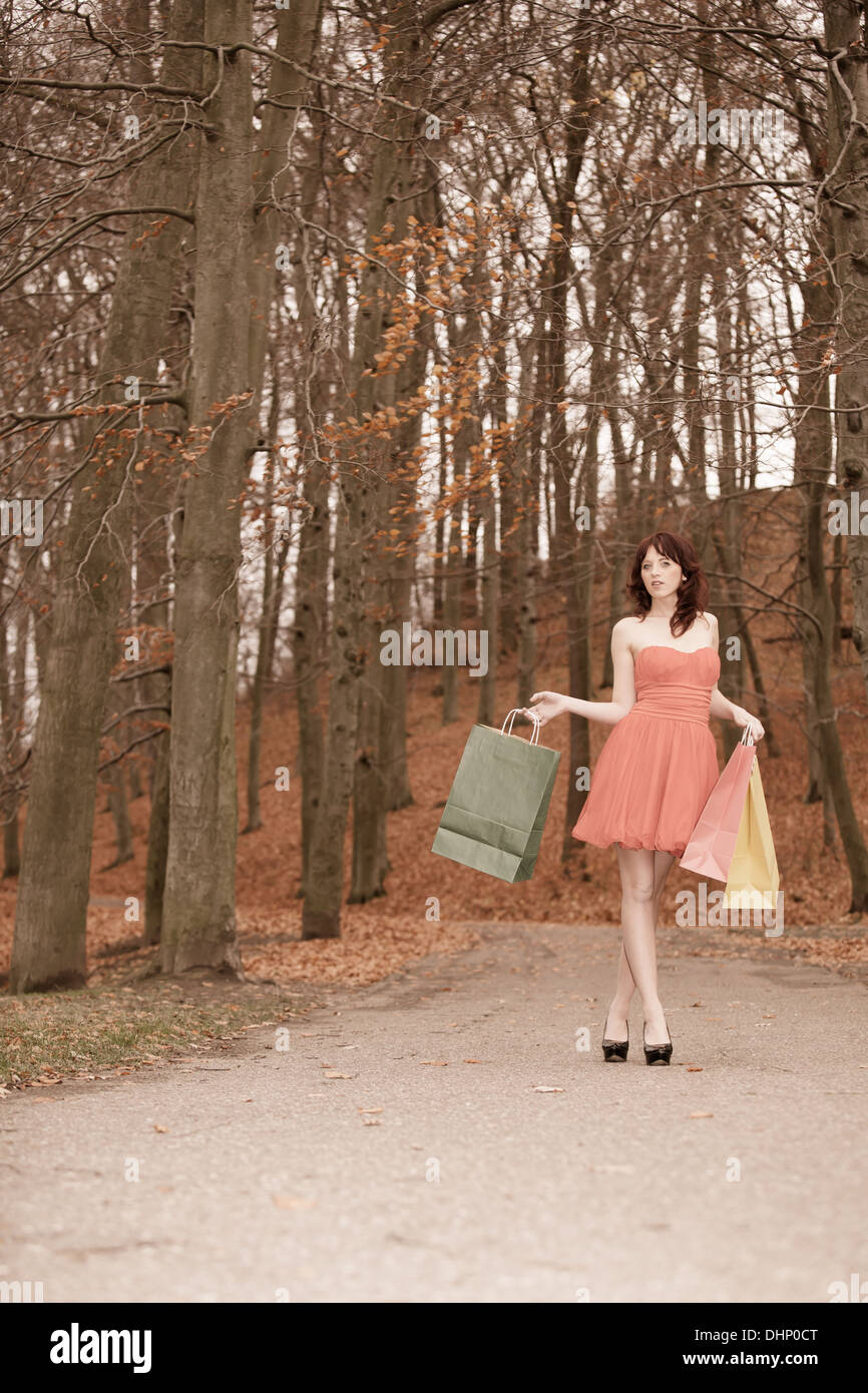 Shopping bags woman vintage hi-res stock photography and images - Alamy