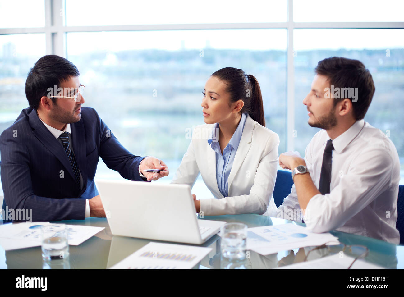 Competitive business workers hi-res stock photography and images - Alamy