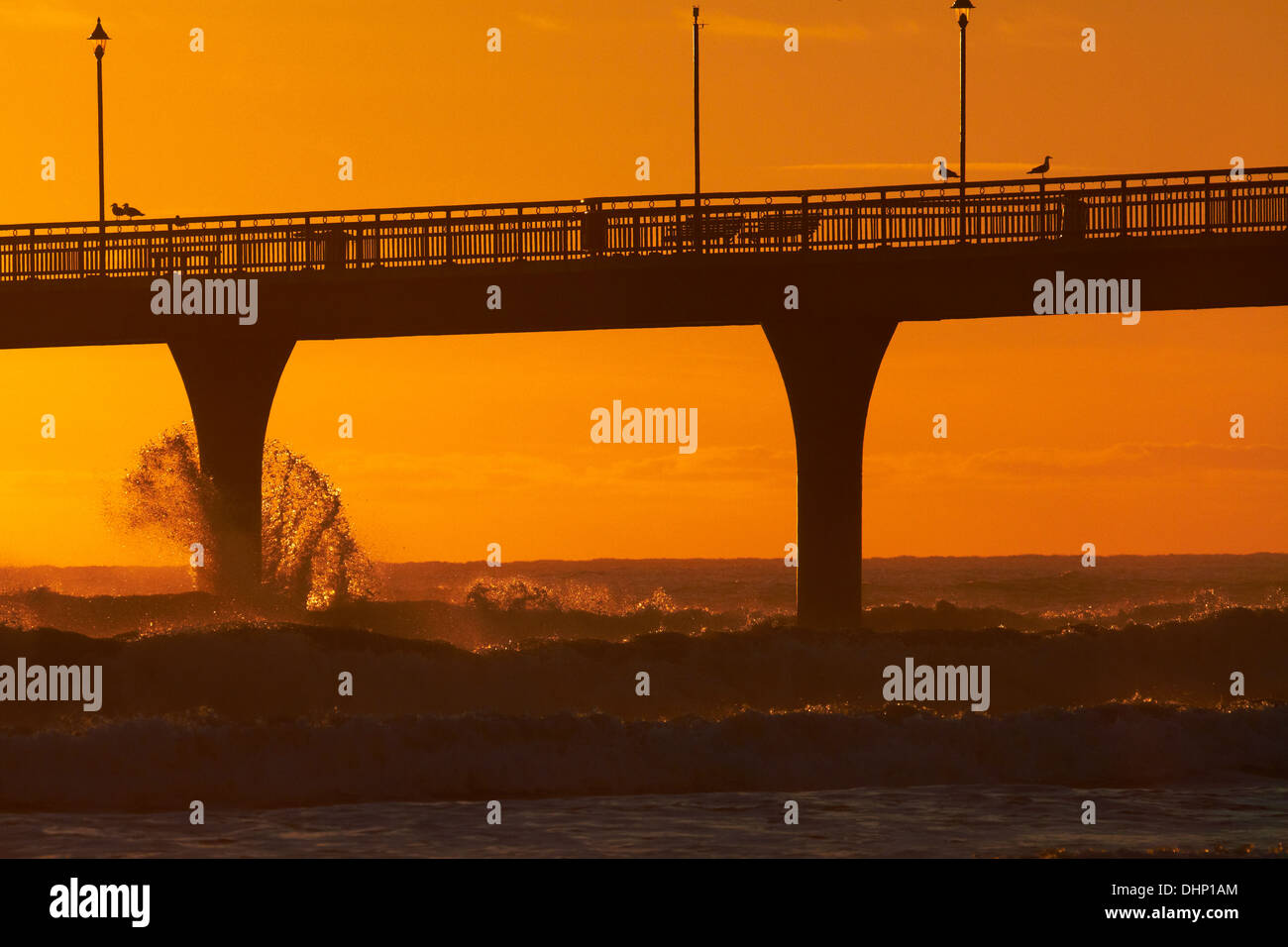 Waves hitting pier hi-res stock photography and images - Alamy