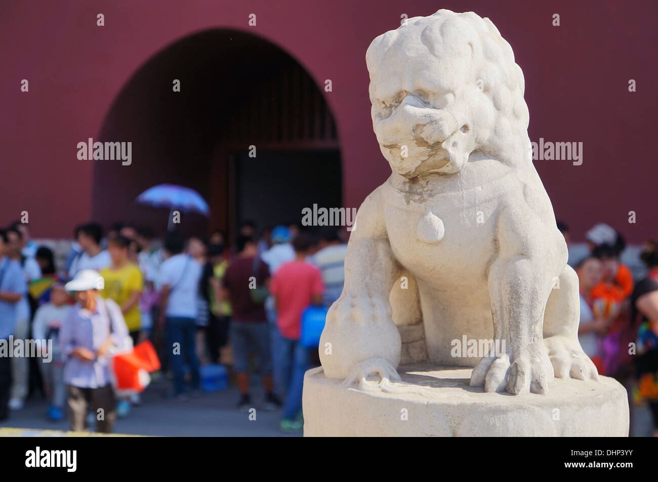 Statue tourists forbidden city hi-res stock photography and images - Alamy