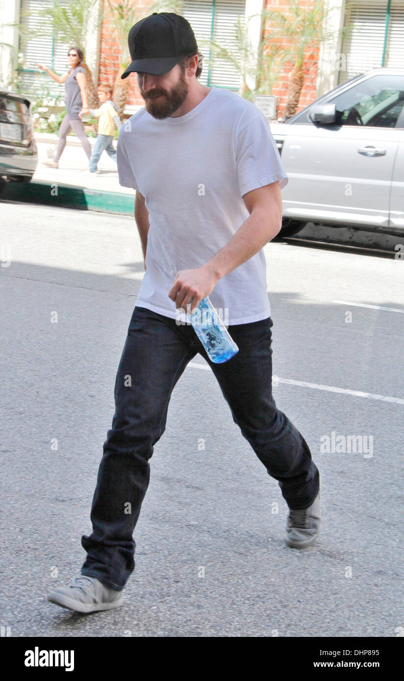 Jake Gyllenhaal leaves a medical building in Beverly Hills Los Angeles ...