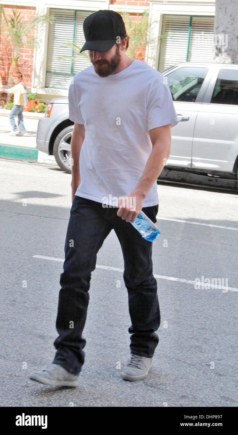 Jake Gyllenhaal leaves a medical building in Beverly Hills Los Angeles ...