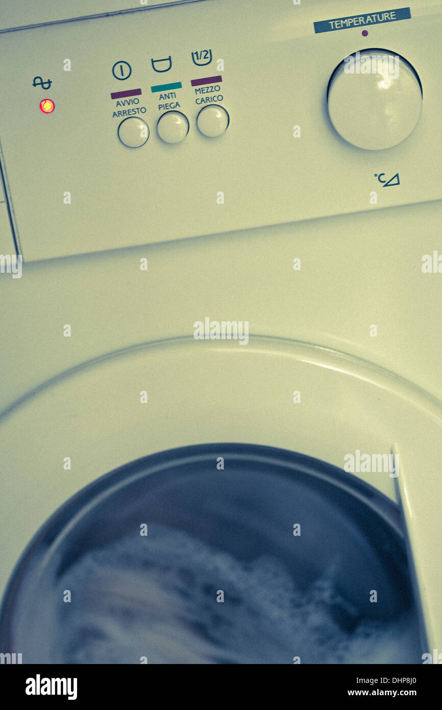 Washing machine vertical hi-res stock photography and images - Alamy