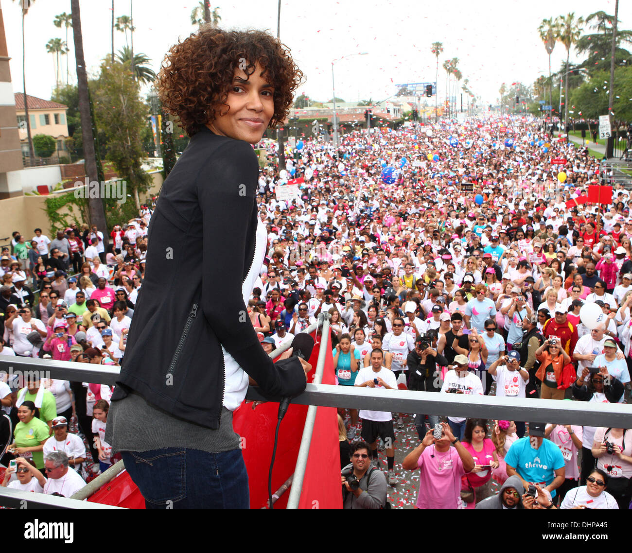 Halle Berry 19th Annual EIF Revlon Run Walk for women at the Los ...