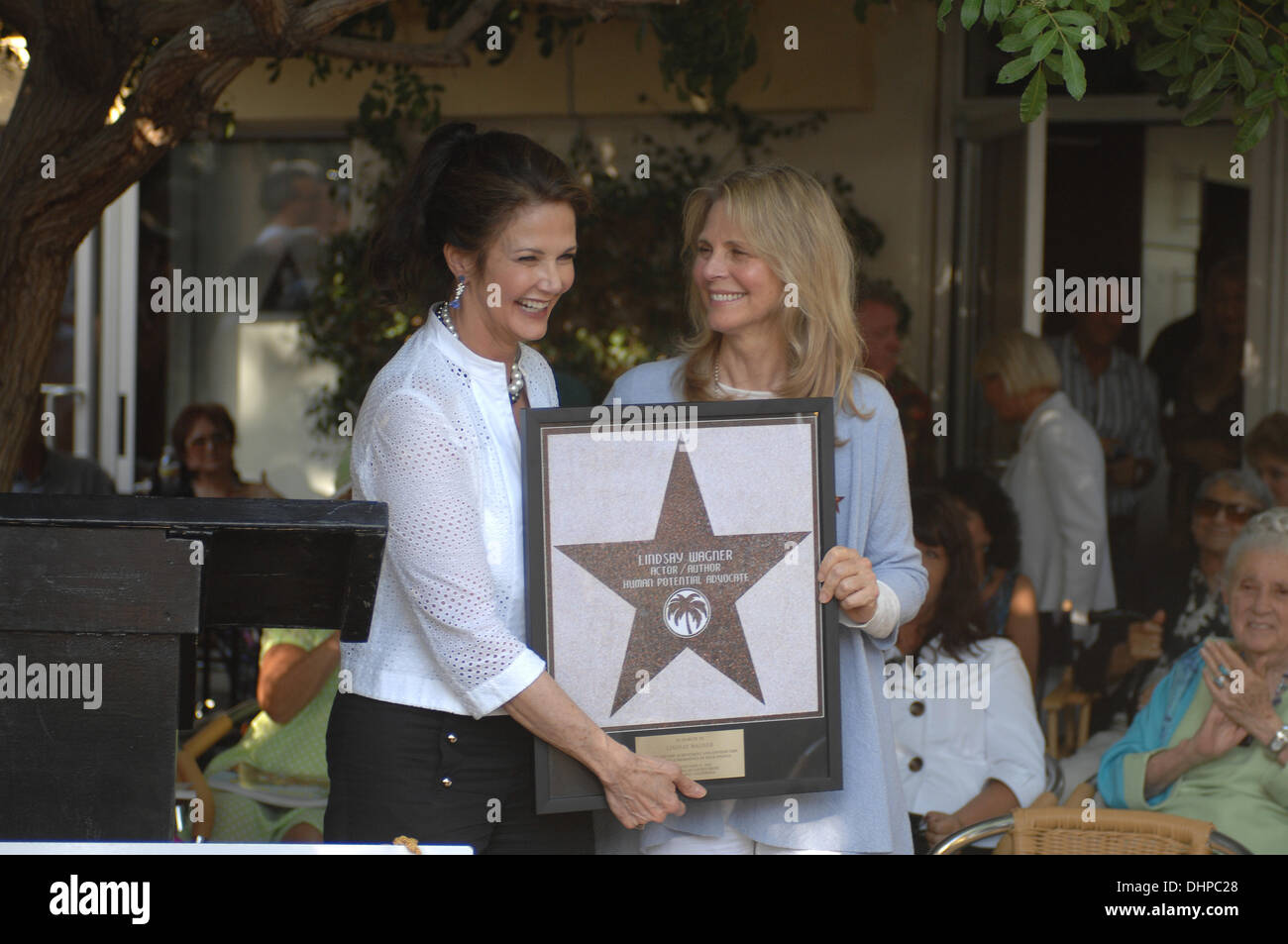 Lindsay Wagner and Lynda Carter Lindsay Wagner Palm Springs Walk of ...