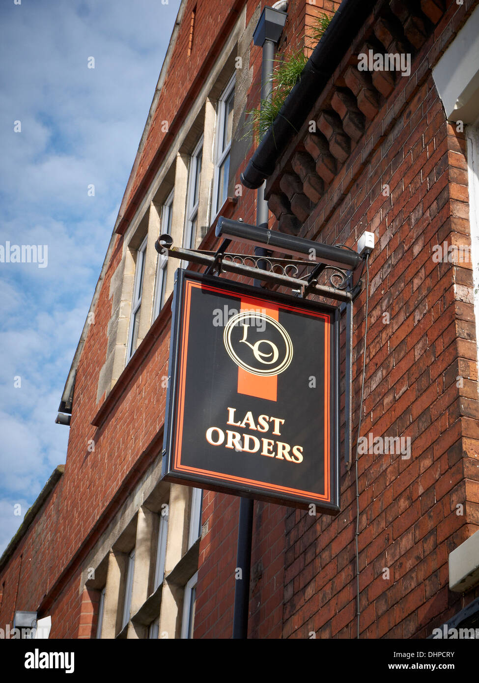 Pub sign cheshire hi-res stock photography and images - Alamy