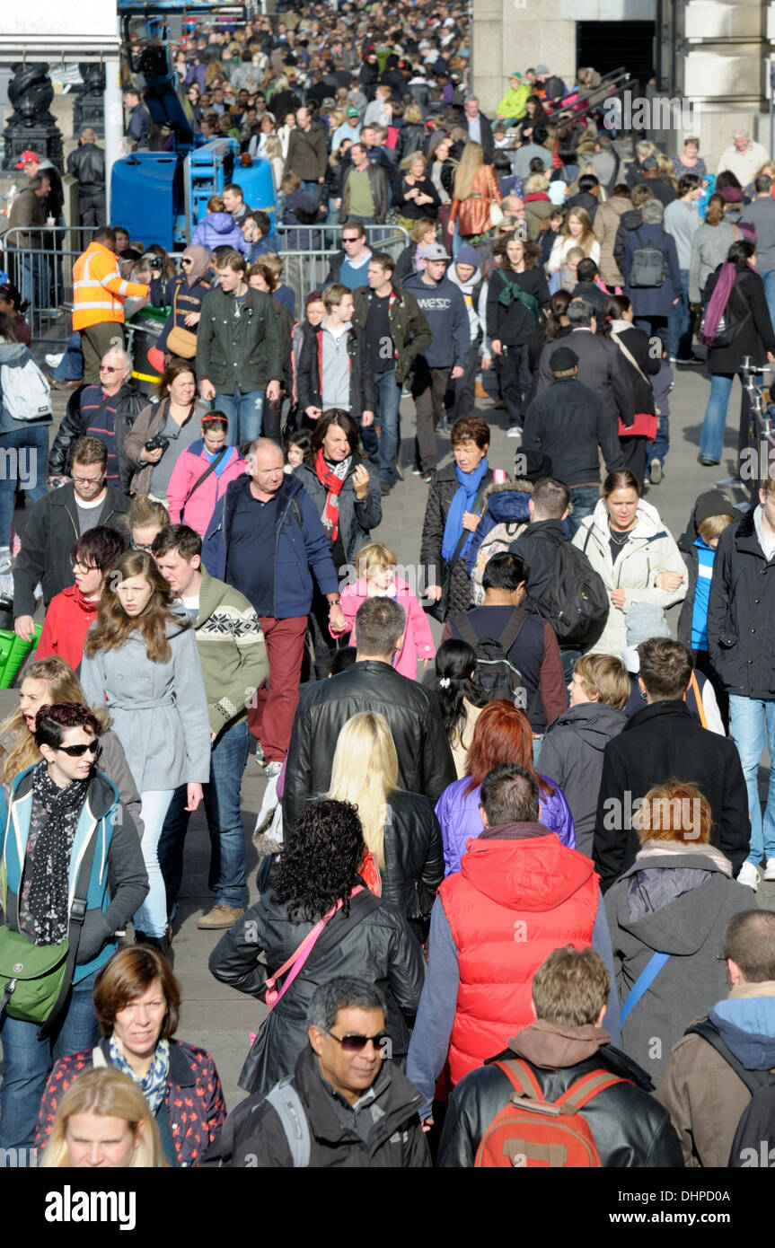 Crowds people on busy hi-res stock photography and images - Alamy