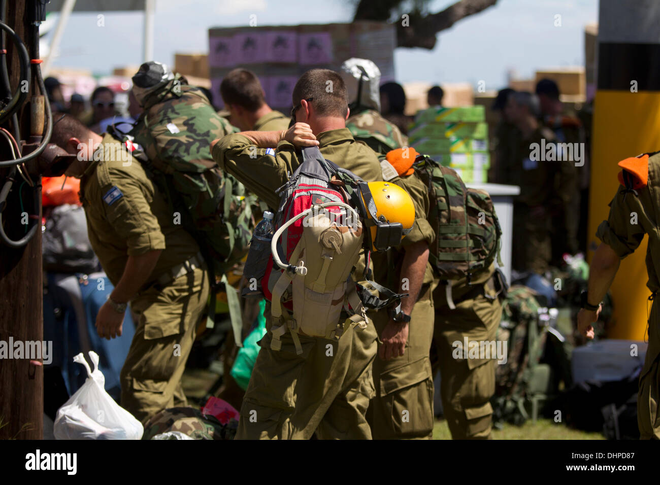 Cebu City, Philippines. 14th Nov, 2013. A 150 strong medical team of ...