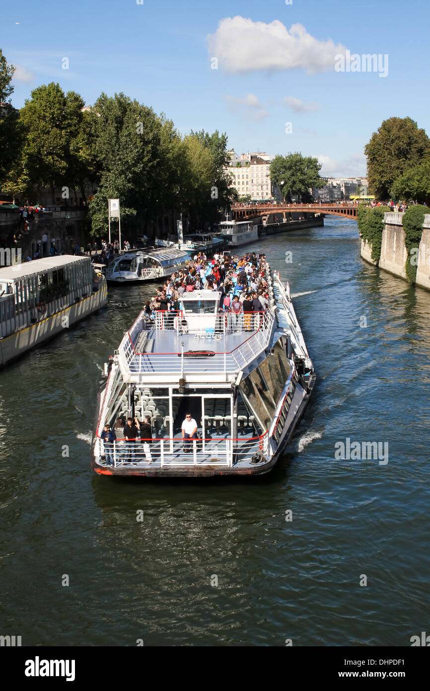 Tourboat seine river hi-res stock photography and images - Alamy
