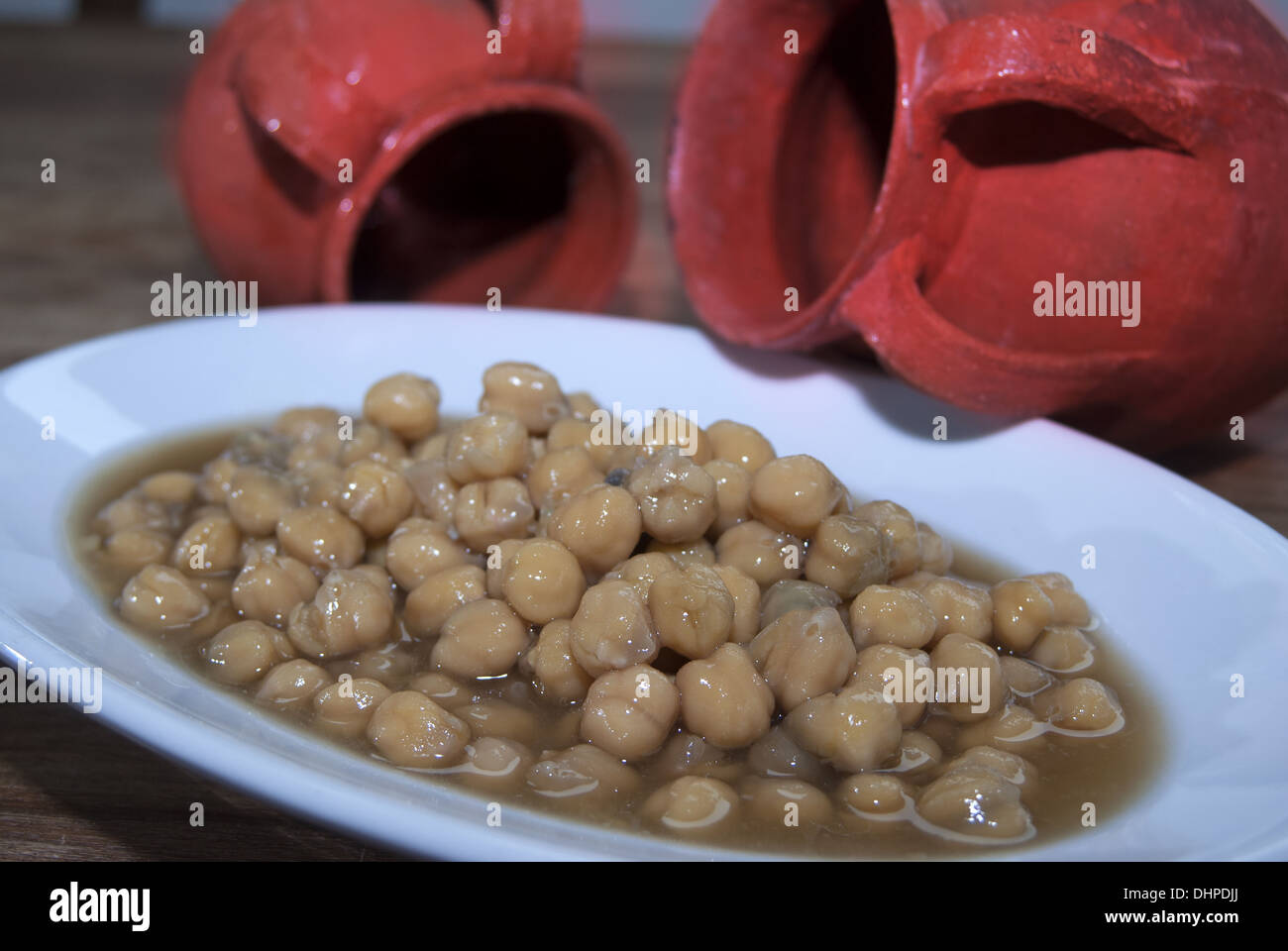 chickpea in pignata of terracotta Stock Photo - Alamy