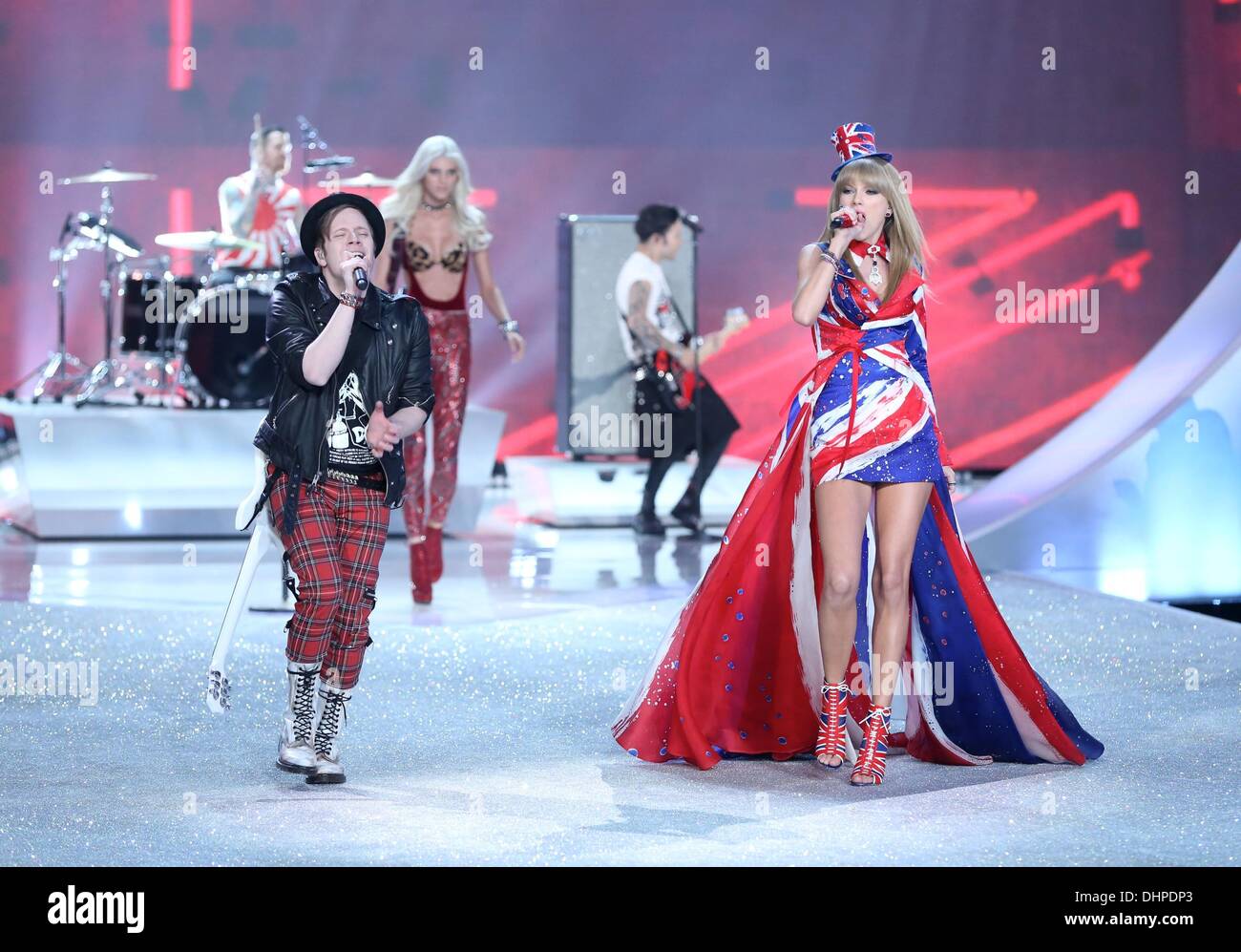 Taylor Swift on the runway for Victoria's Secret Fashion Show 2014 ...