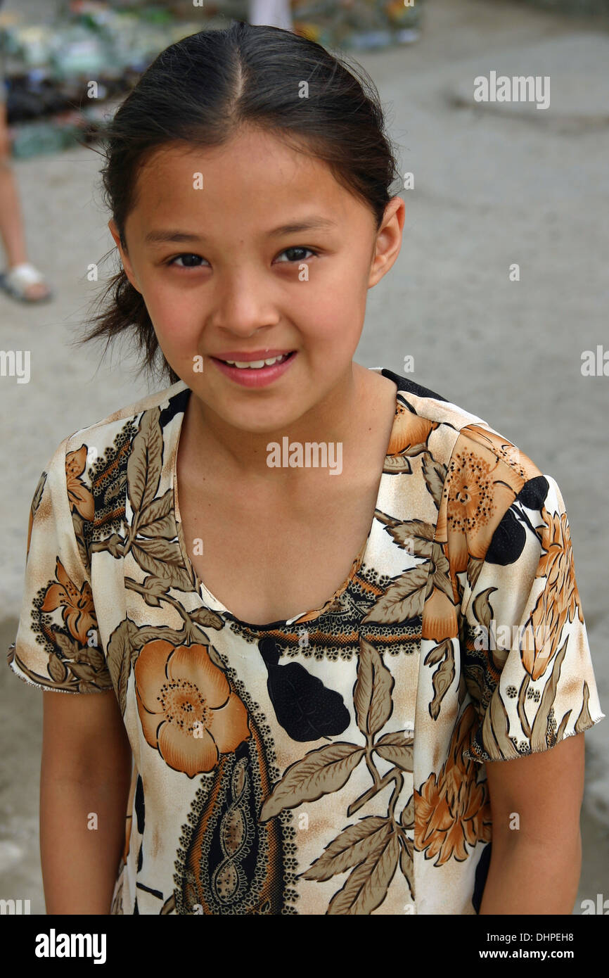 Girls samarkand uzbekistan hi-res stock photography and images - Alamy