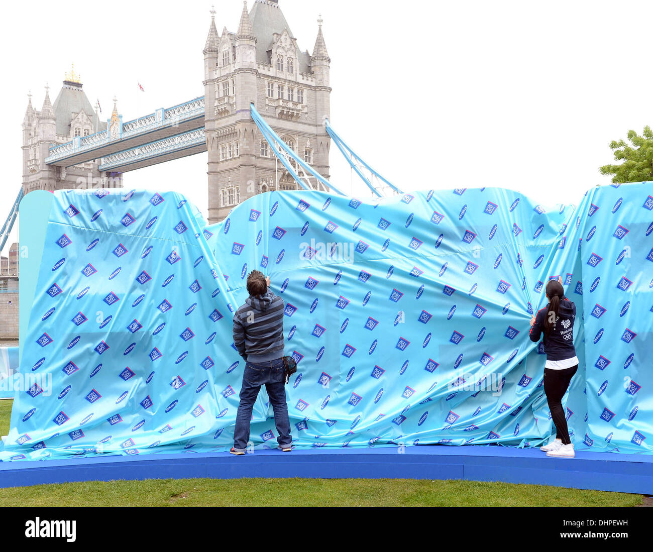 Jamie Oliver and Victoria Pendleton The Samsung Hope Relay Launch at ...
