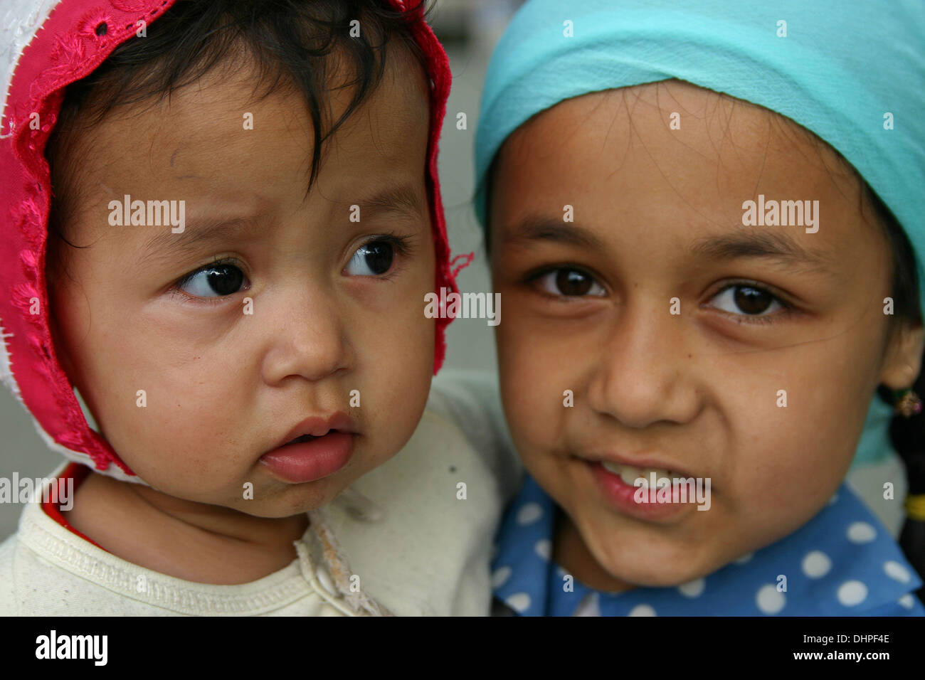 Traditional lady and child in samarkand hi-res stock photography and ...