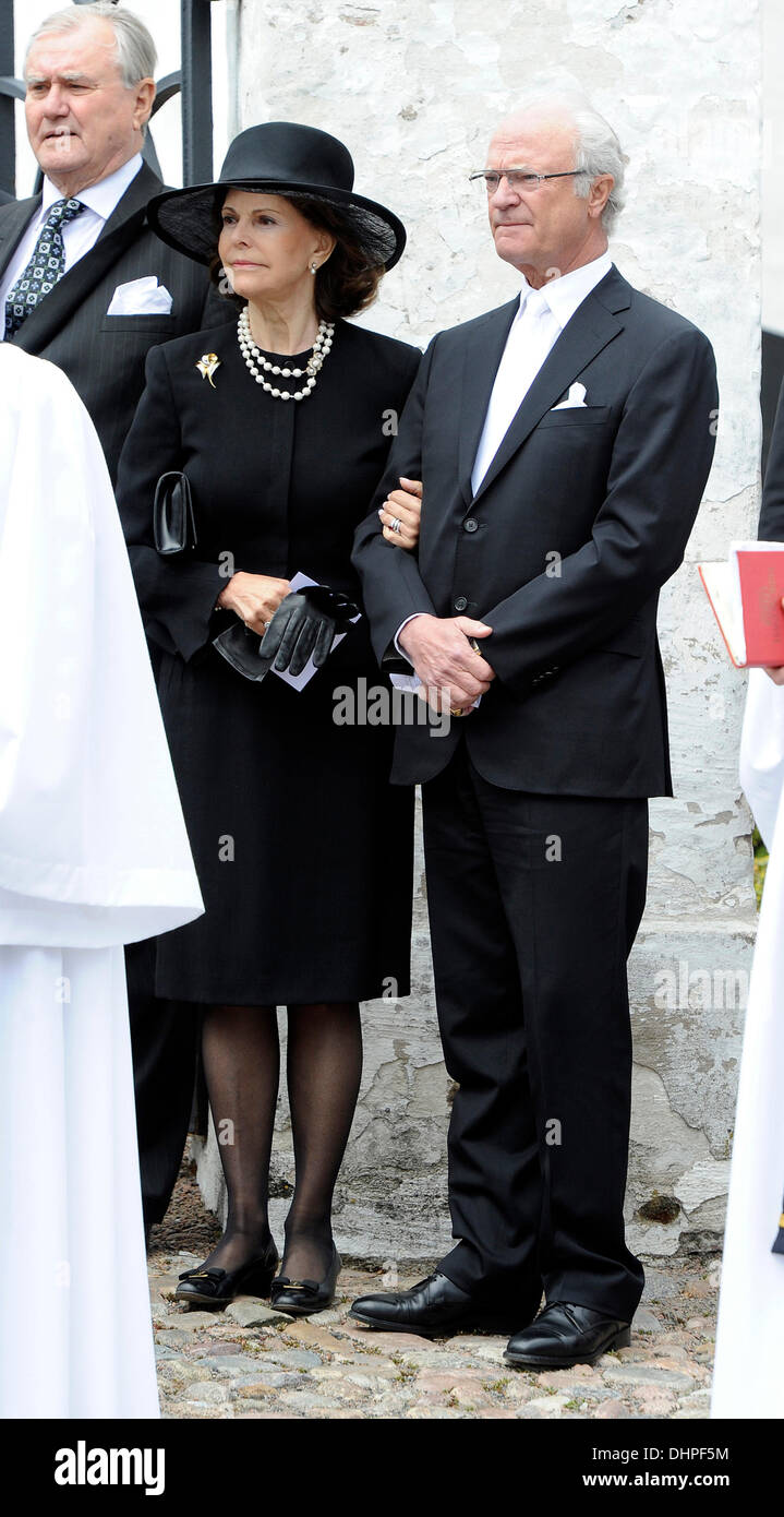 Queen Silvia and King Carl XVI Gustaf of Sweden attend the funeral of ...