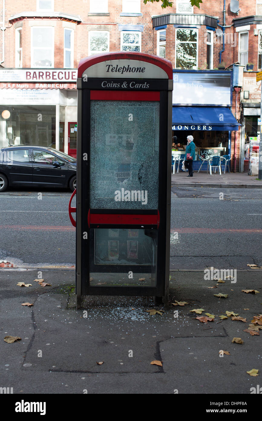 Smashed glass window hi-res stock photography and images - Alamy