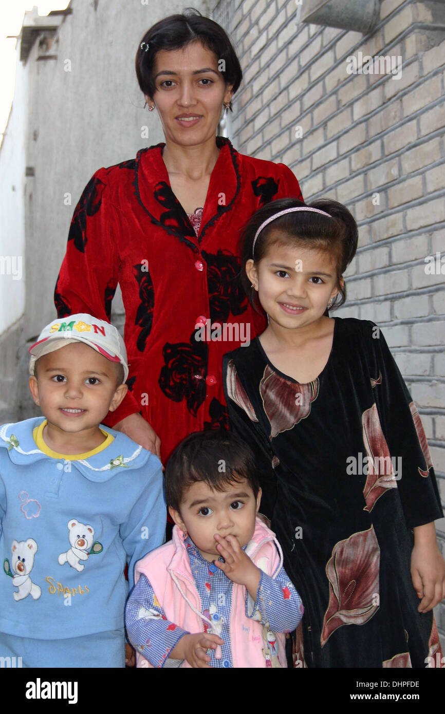 Uzbekistan boy girl mother mum hi-res stock photography and images - Alamy