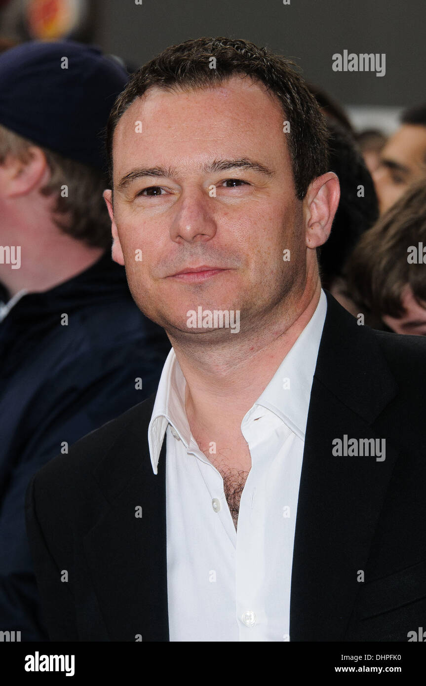 Andrew Lancel 'We Will Rock You' 10th year anniversary performance ...