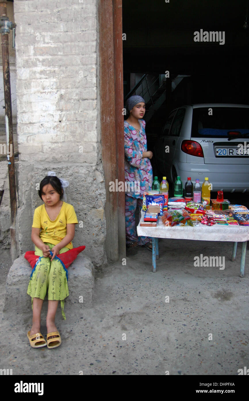 Uzbek girls hi-res stock photography and images - Alamy