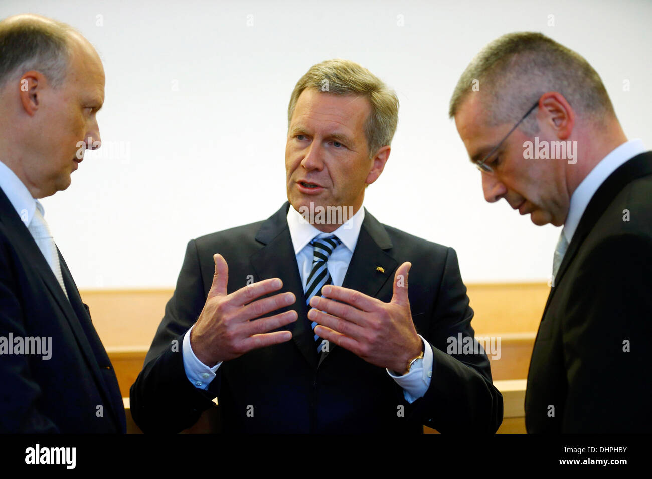 Former German President Christian Wulff talks to his lawyers Michel ...