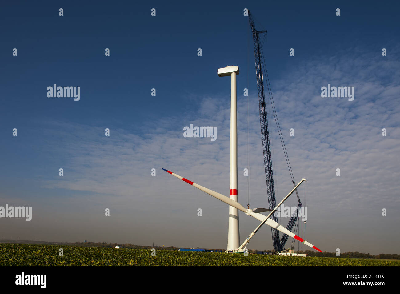 Mounting the rotor on a new wind turbine Stock Photo - Alamy