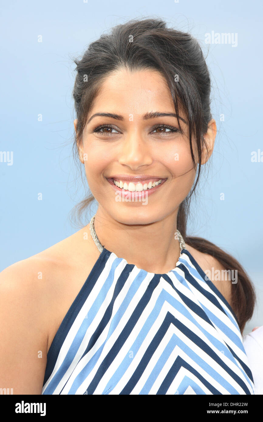 Freida pinto half length headshot hi-res stock photography and images ...