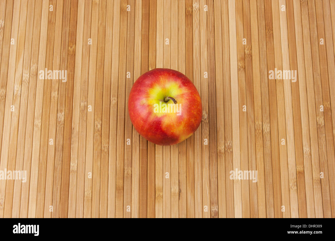 red apple lying on a bamboo napkin Stock Photo - Alamy