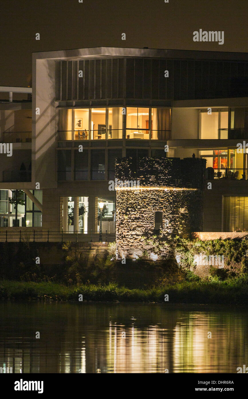 Twilight outdoors tower hi-res stock photography and images - Alamy