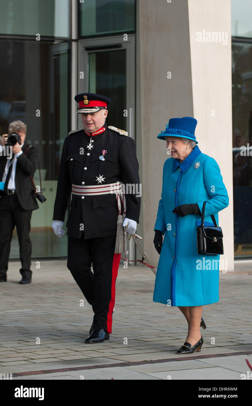 The queen elizabeth ii opening building hi-res stock photography and ...