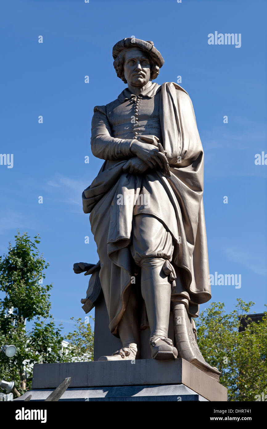 Statue of Rembrandt in Amsterdam, Netherlands Stock Photo - Alamy