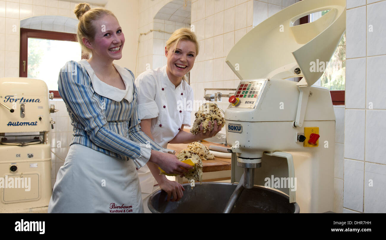 Dresden, Germany. 14th Nov, 2013. The 19th Dresden Stollen maid ...