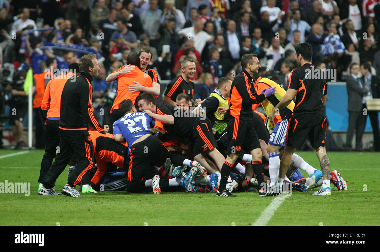 Chelsea players celebrate The 2012 UEFA Champions League final match ...