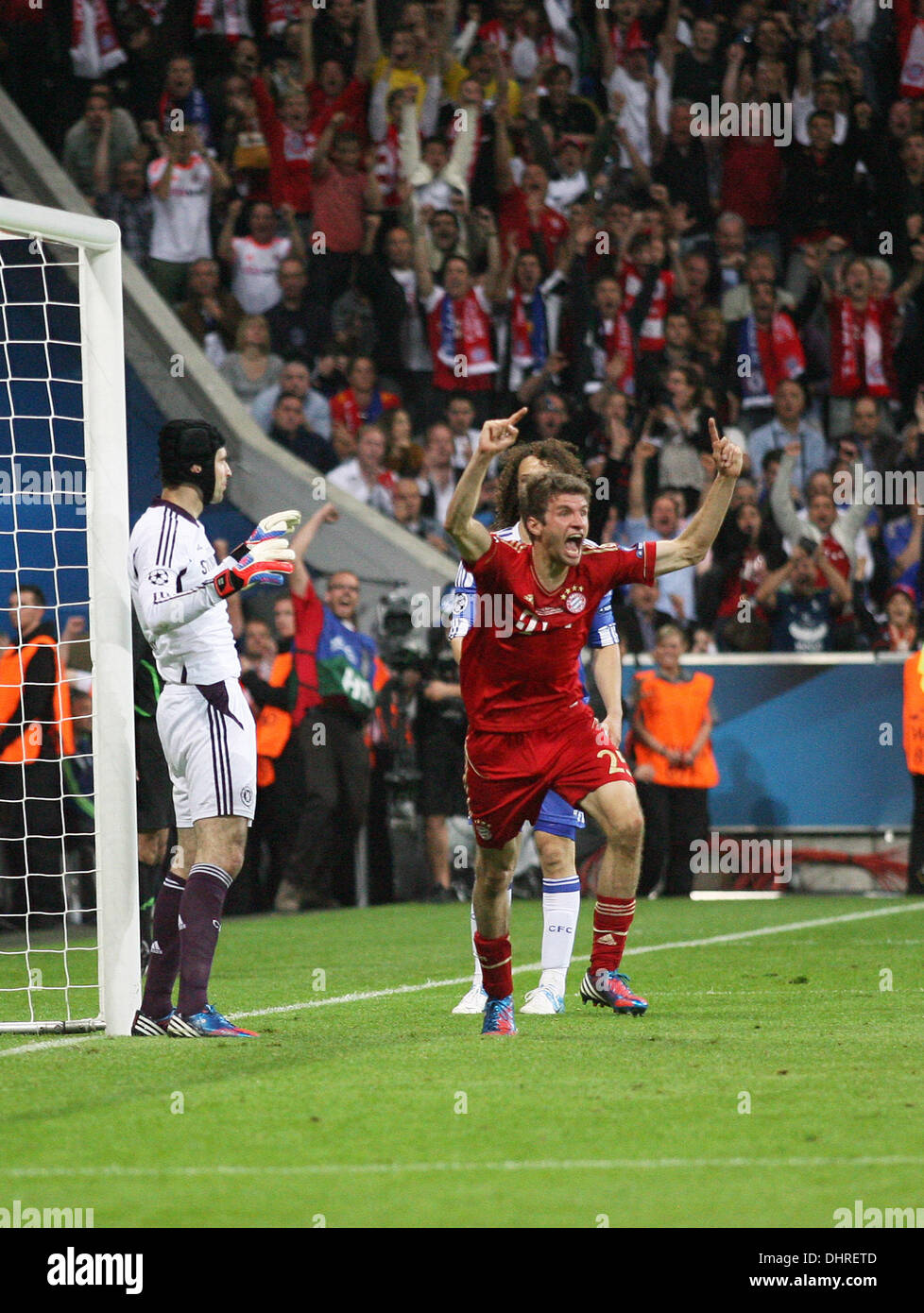 Thomas Mueller scores The 2012 UEFA Champions League final match ...