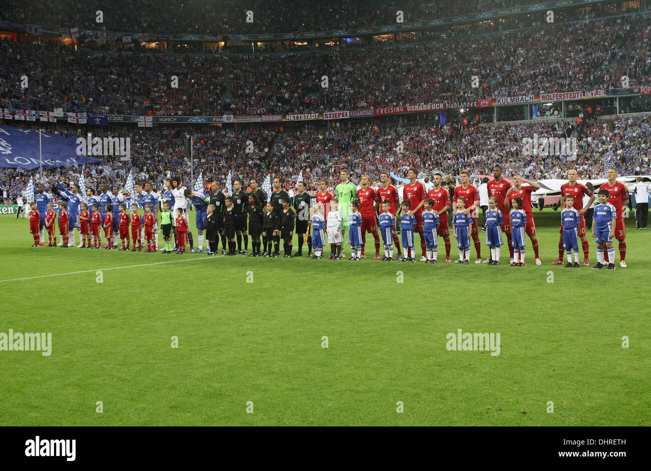 The teams arrive on the pitch The 2012 UEFA Champions League final ...