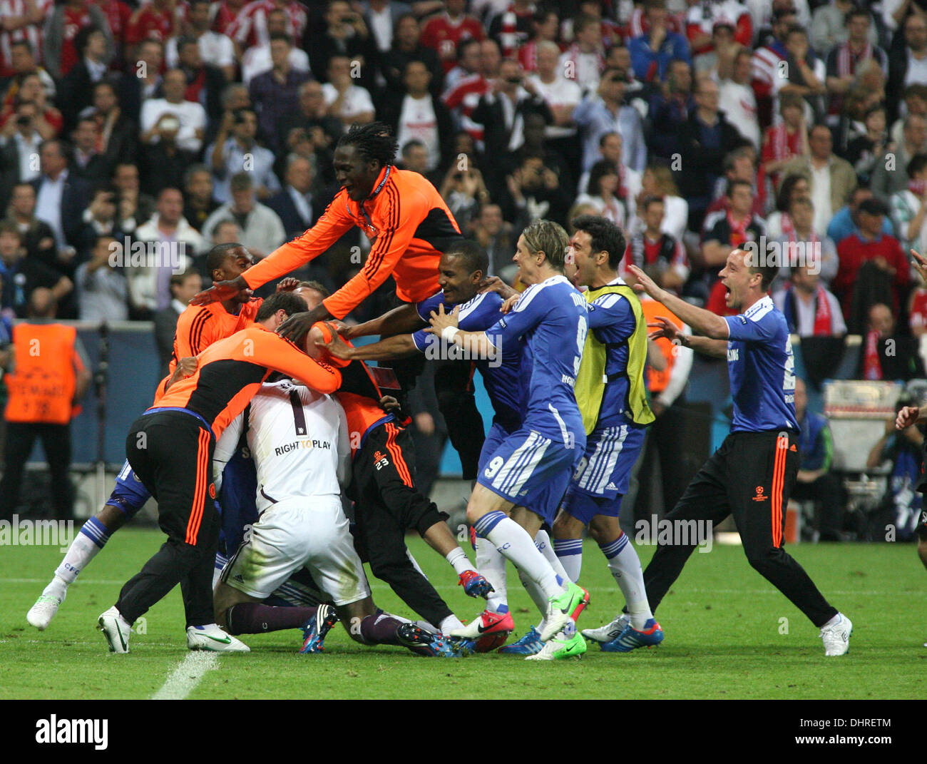 Chelsea players celebrate The 2012 UEFA Champions League final match ...