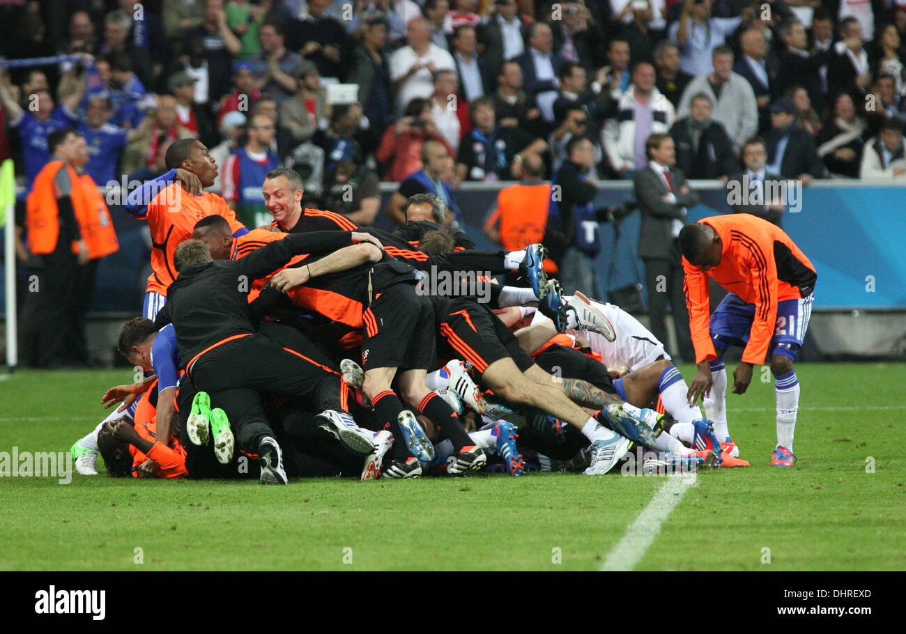 Chelsea players celebrate The 2012 UEFA Champions League final match ...