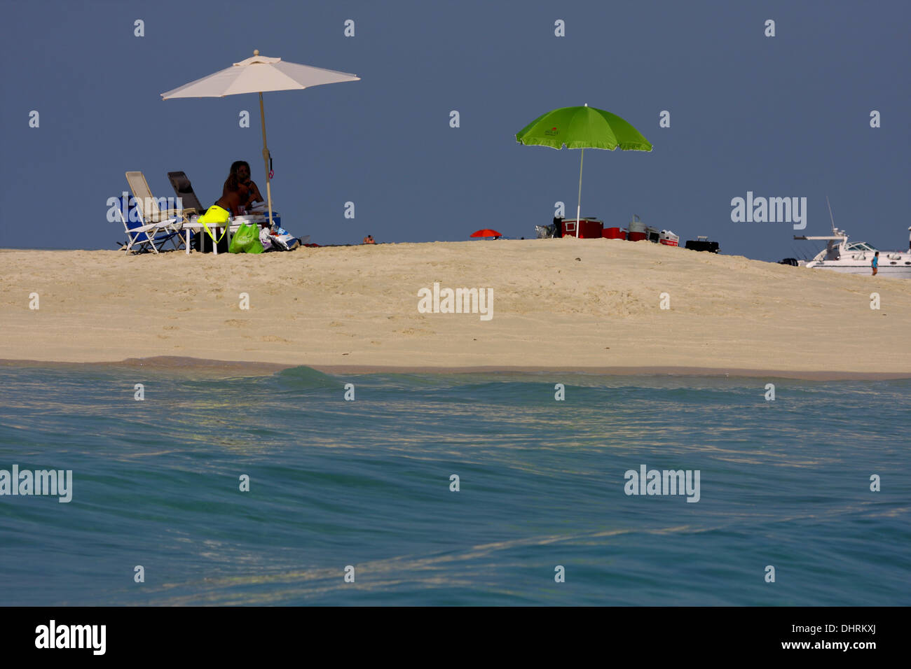People enjoying the sun on Jarada Island, Kingdom of Bahrain Stock ...