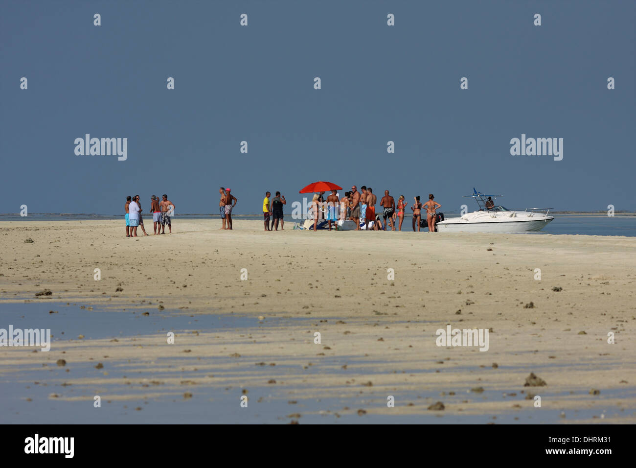Boat and people on Jarada Island, Kingdom of Bahrain Stock Photo - Alamy