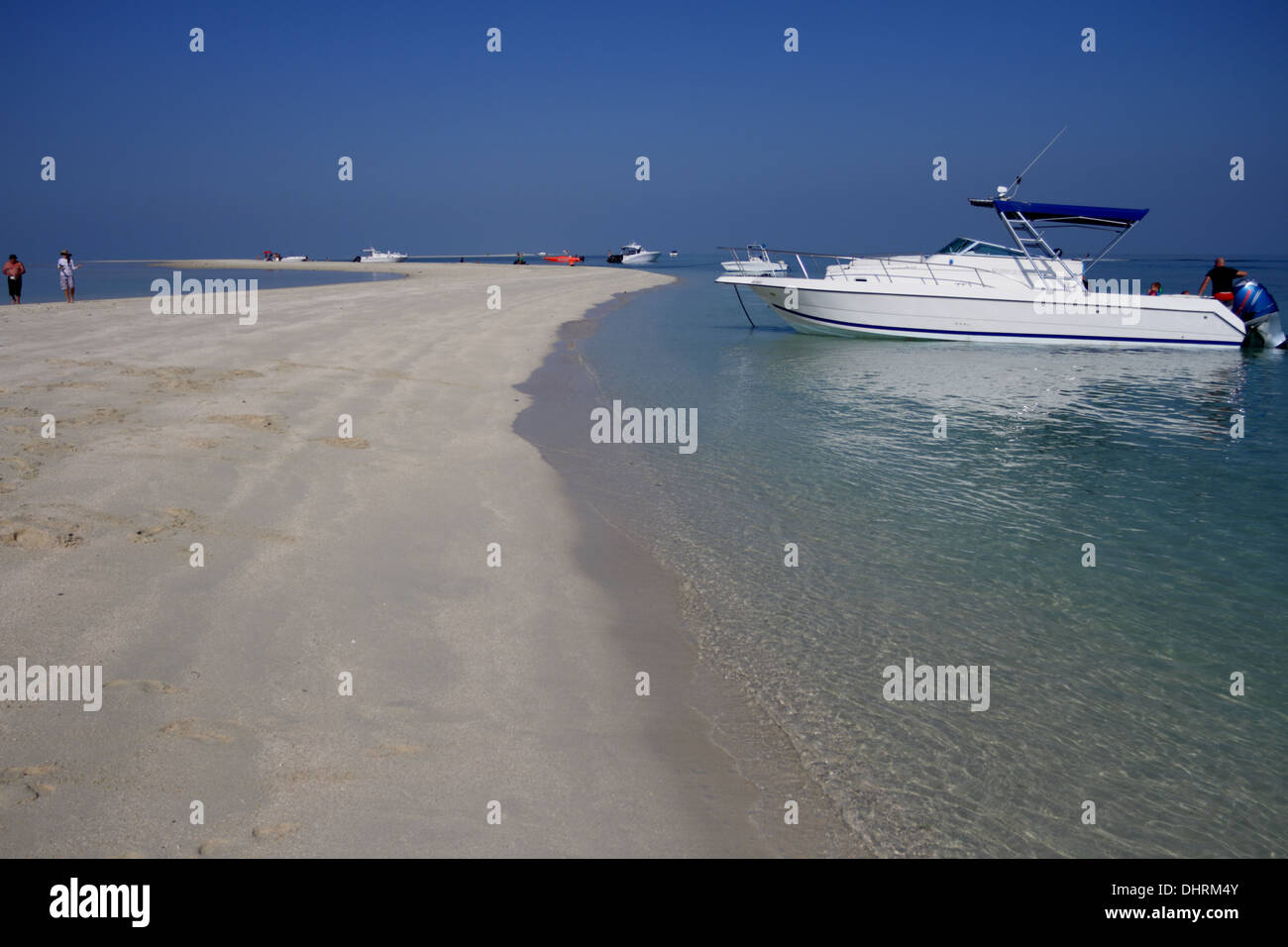 Boats and people on Jarada Island, Kingdom of Bahrain Stock Photo - Alamy