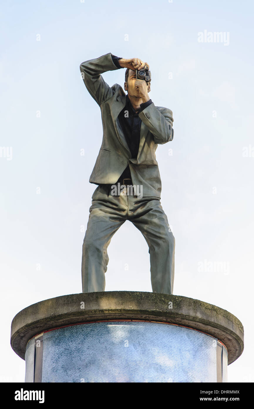 Man in front of monument hi-res stock photography and images - Alamy
