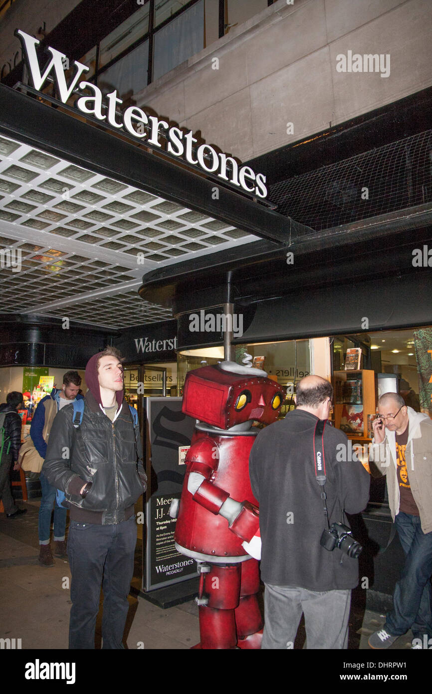 Disney store queue hi-res stock photography and images - Alamy