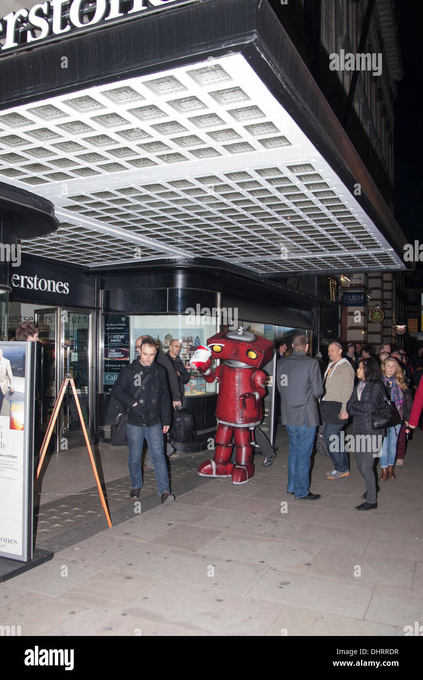 Disney store queue hi-res stock photography and images - Alamy