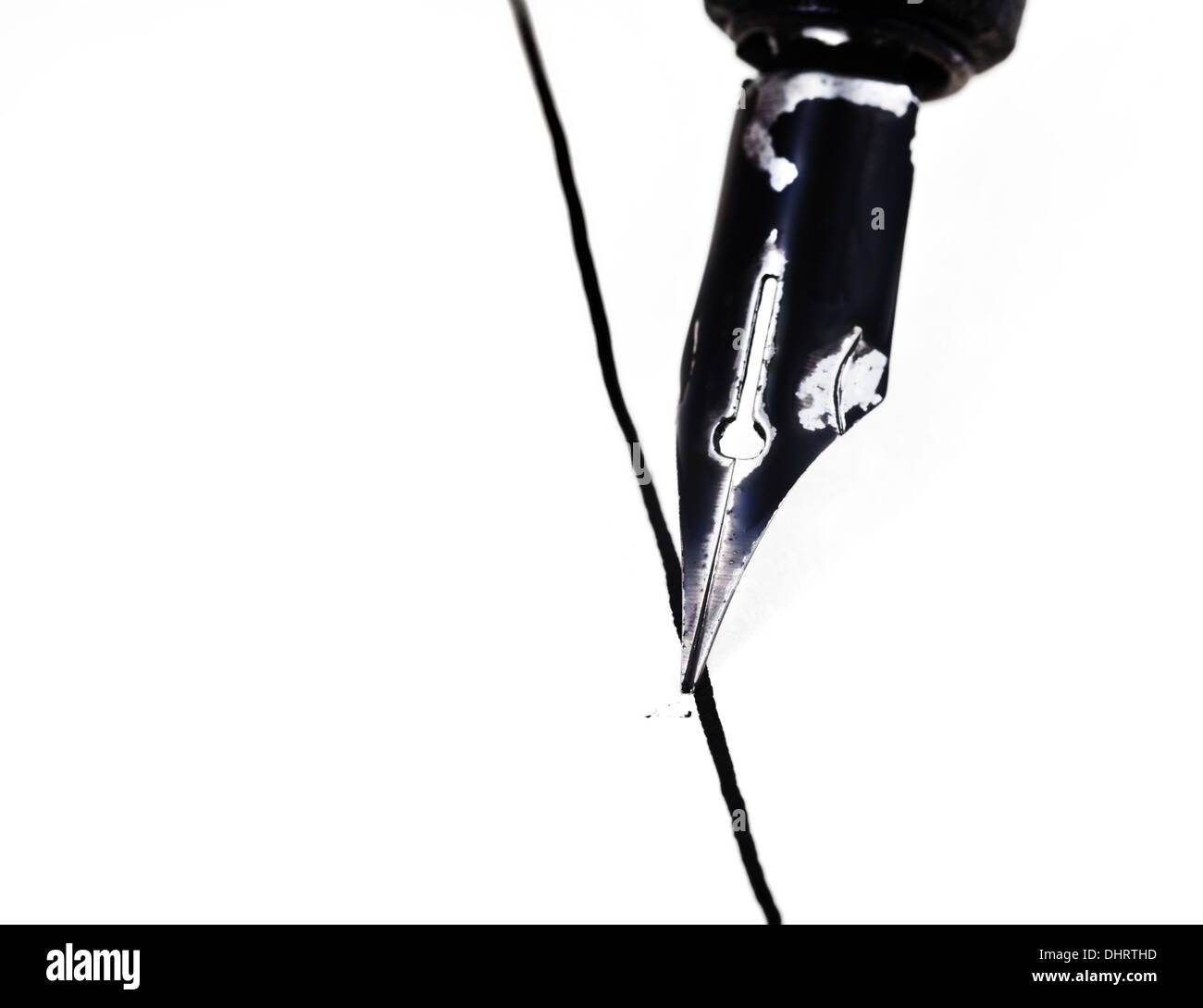 metal nib of drawing pen drafting straight line by black ink on white ...