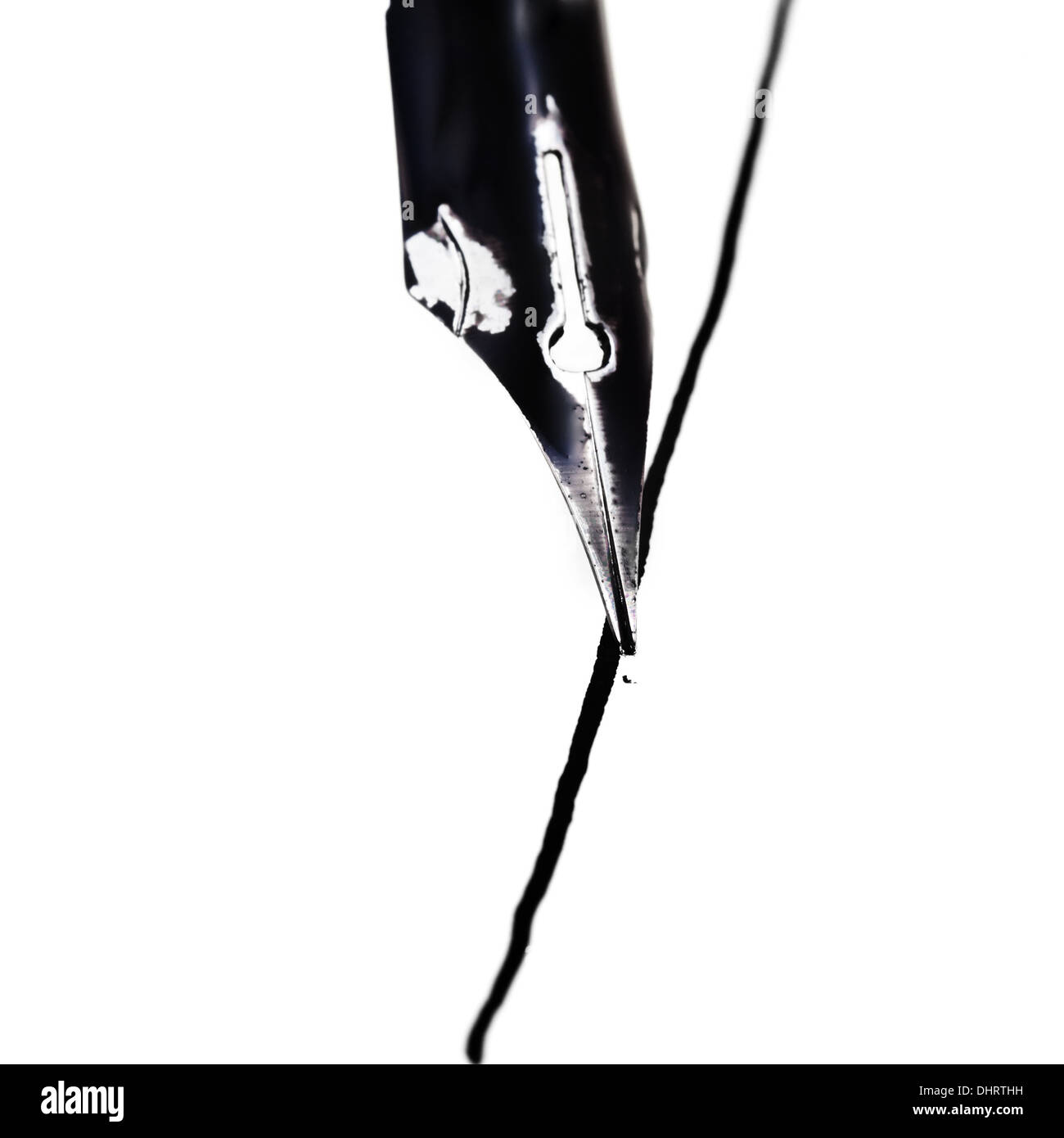 nib of drawing pen drafting straight line by black ink on white ...