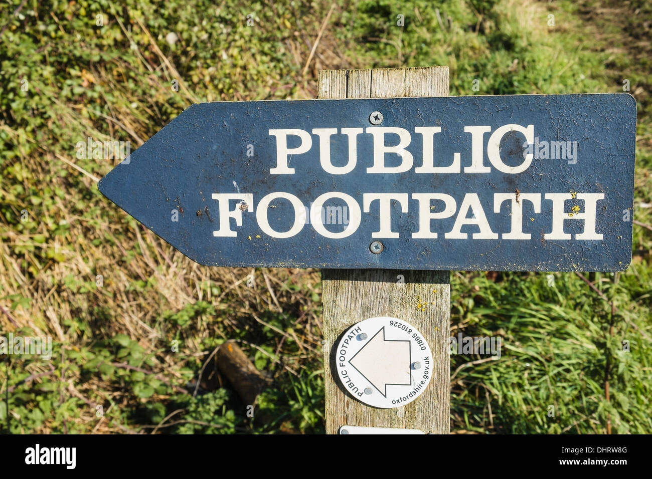 Footpath sign uk hi-res stock photography and images - Alamy
