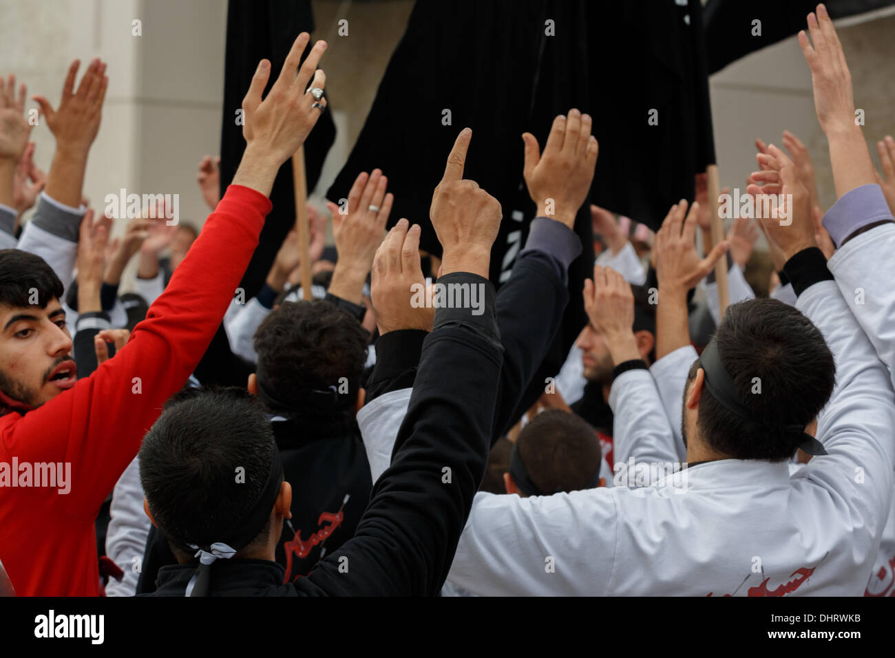 Mourning people killed hi-res stock photography and images - Alamy