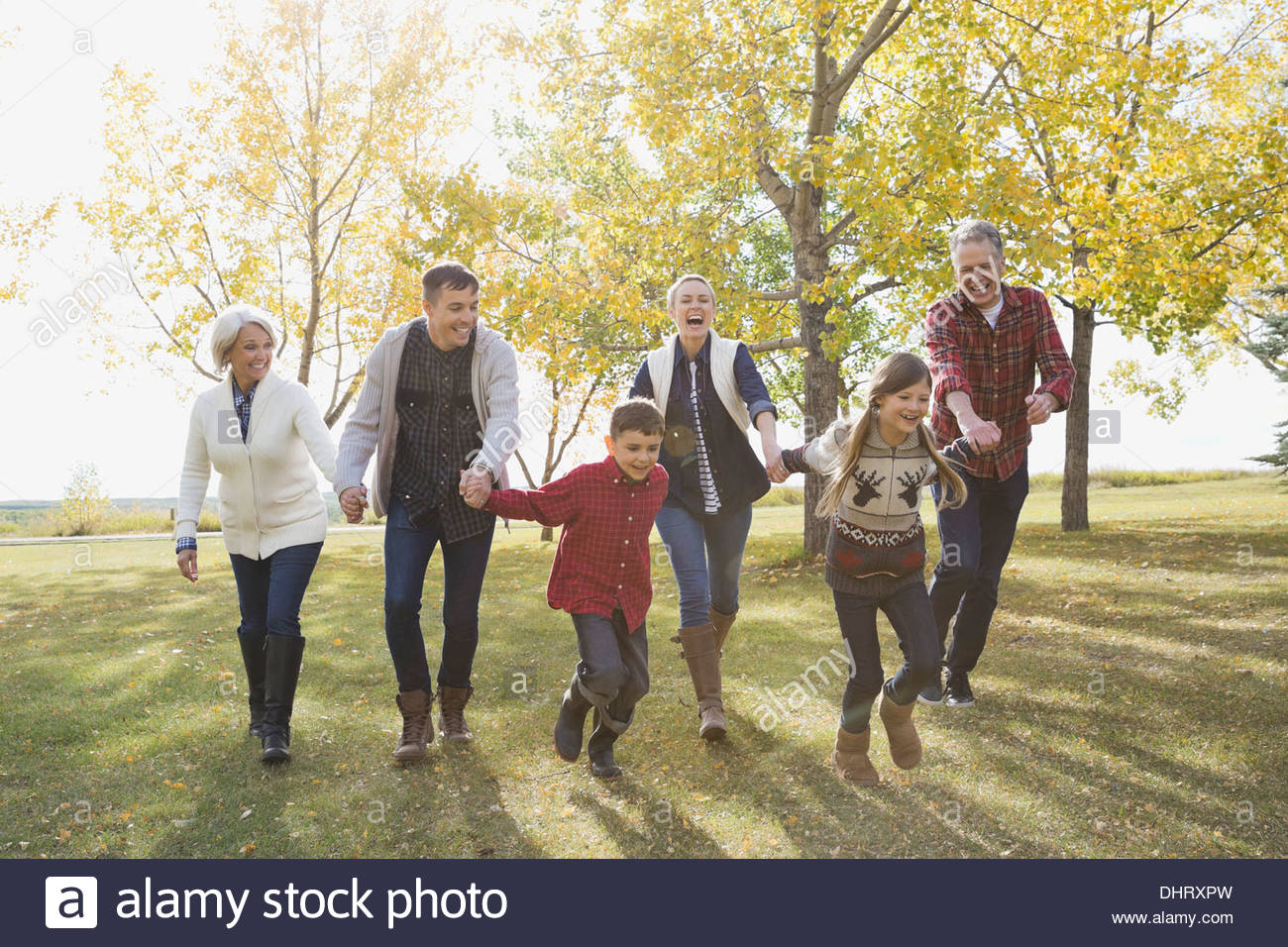 Family running nature hi-res stock photography and images - Alamy