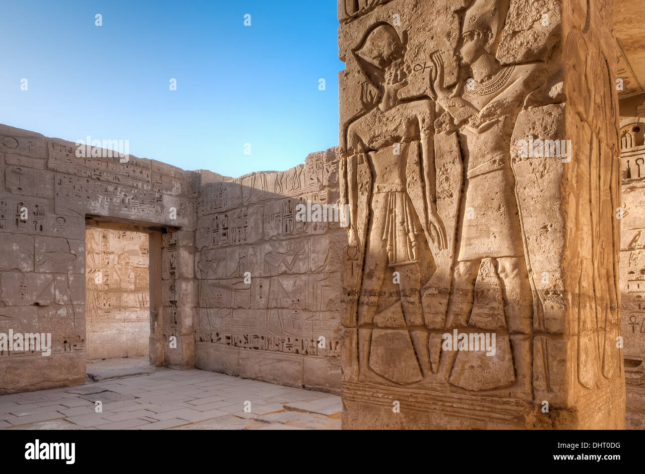 Ancient egyptian temple medinet hi-res stock photography and images - Alamy