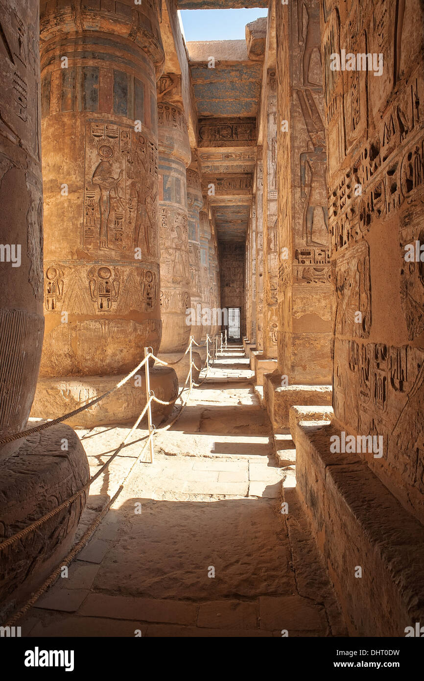 Ancient egyptian temple medinet hi-res stock photography and images - Alamy